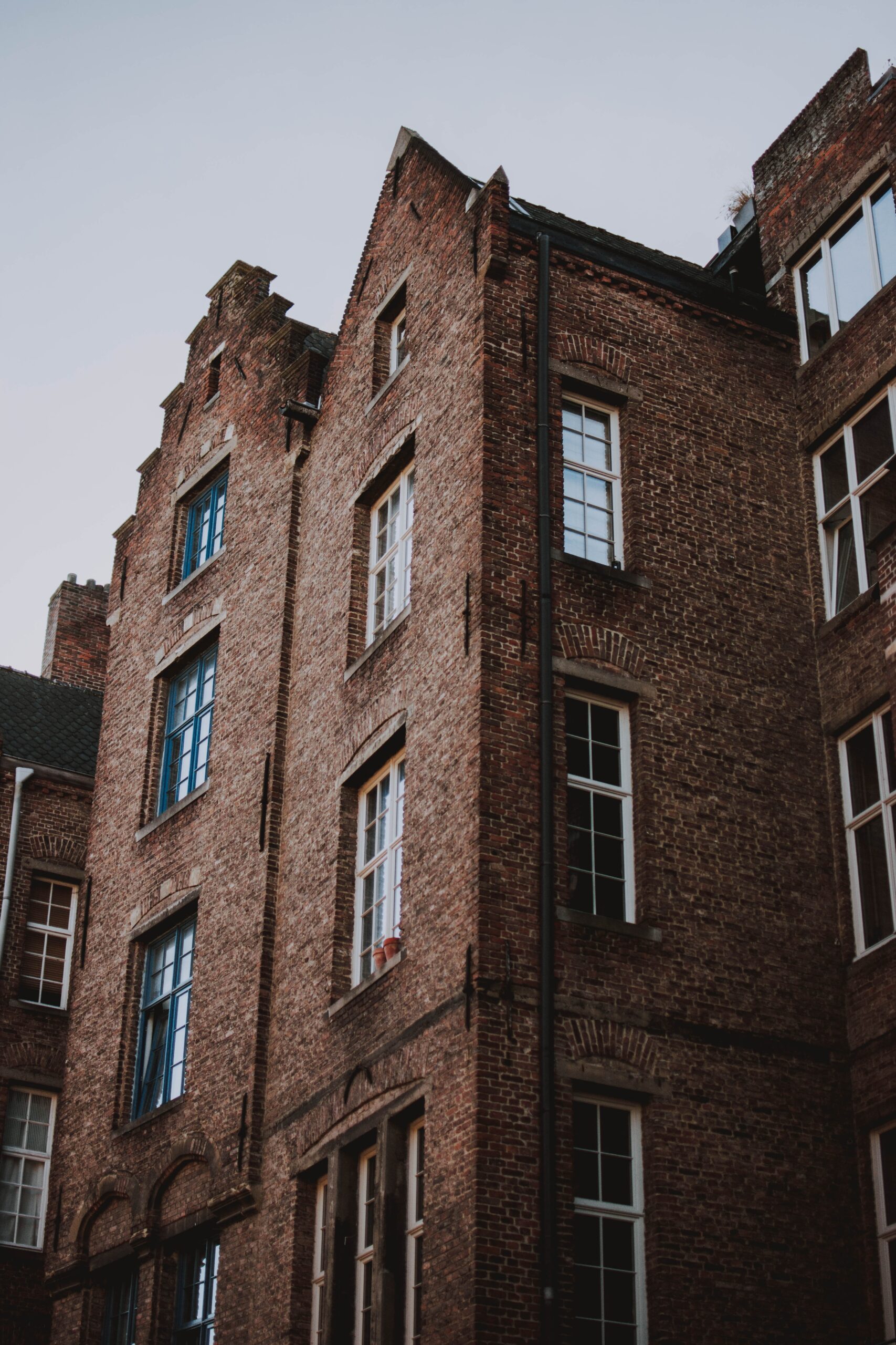 How Brick Pointing Extends the Life of Westchester Homes?